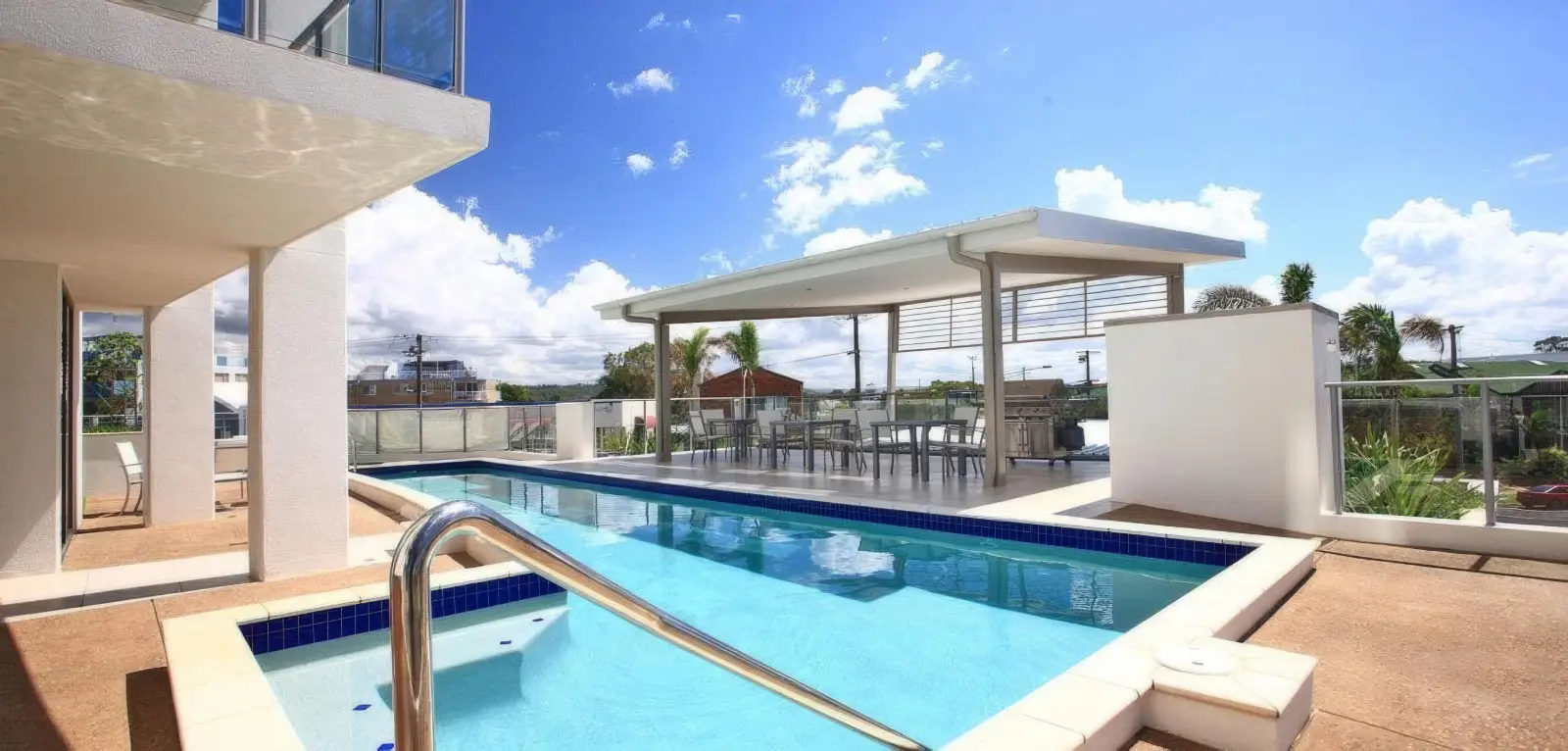 Luxury Beach Accommodation Sunshine Coast - Beach On Sixth